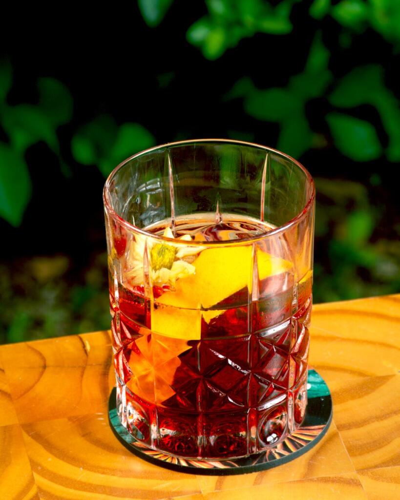 Descubra os melhores tipos de copo para cada drink preparado com gin ...